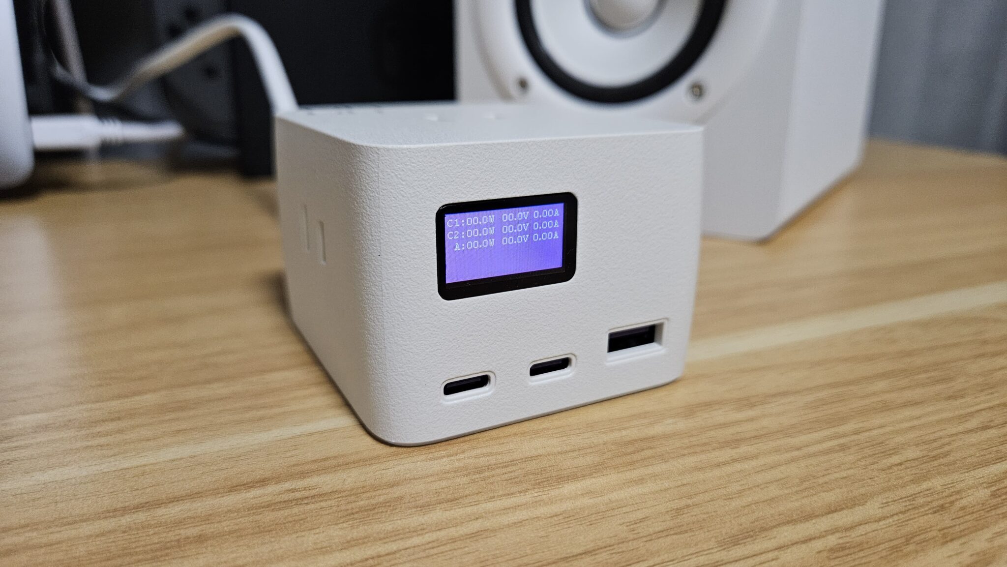 【レビュー】デスク上の魔法の箱「Polaris CUBE DESK」を使ってみた！ | monochrome